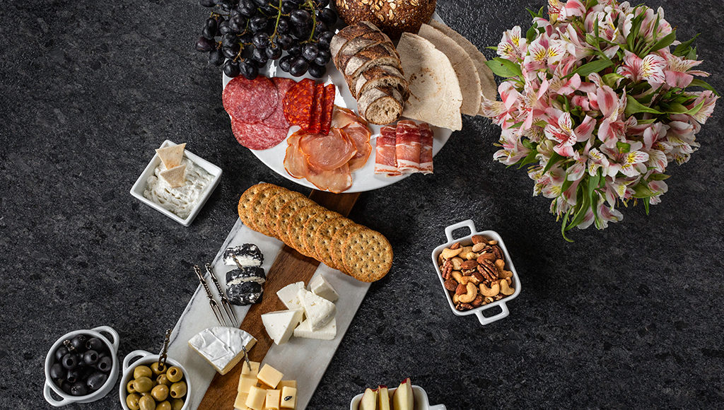 De sencillo a digno: así puedes presentar la botana en tus reuniones | Moi