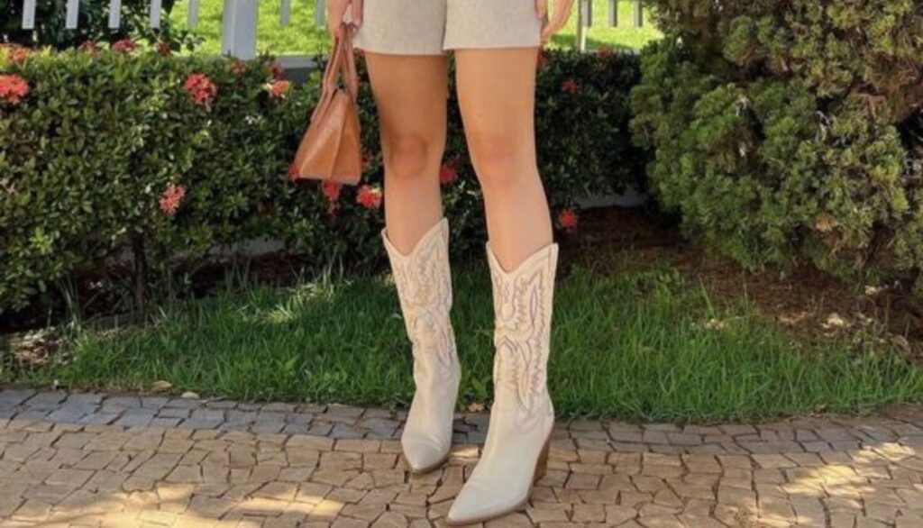 Outfits con botas vaqueras para verte formal